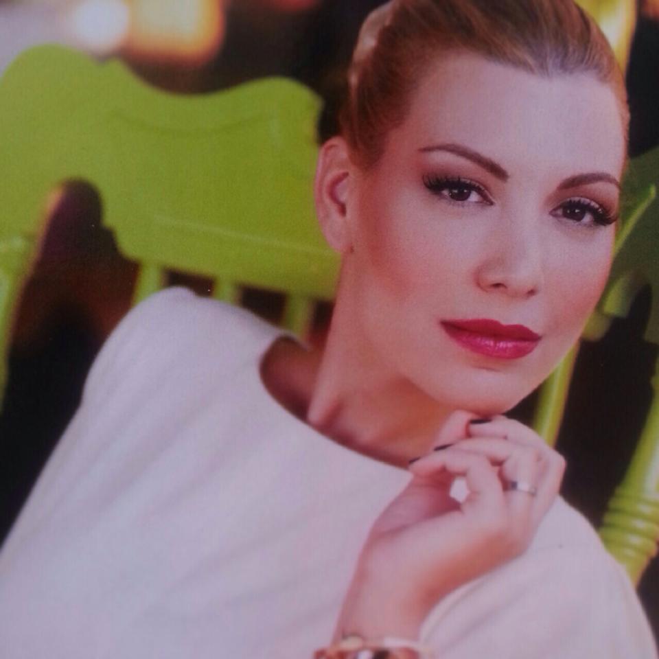 ΔΕ ΠΕΡΙΓΡΑΦΕΤΑΙ Η ΧΑΡΑ ΤΗΣ... ΕΙΝΑΙ ΜΙΚΡΟΥΛΑ ΑΚΟΜΗ ΚΑΙ ΔΕ ΞΕΡΕΙ: ΑΥΤΗ ...