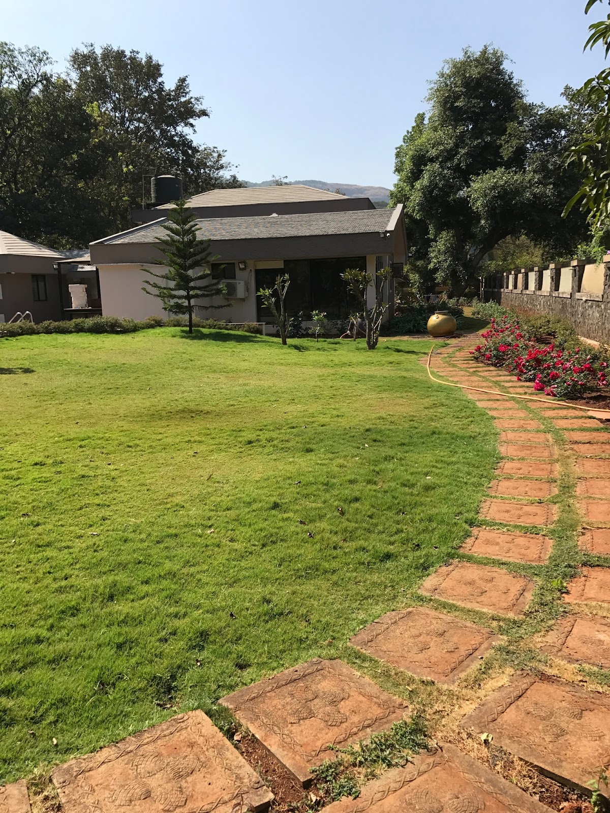 Doshi House at Khandala: Peripheral Landscape and Gardens