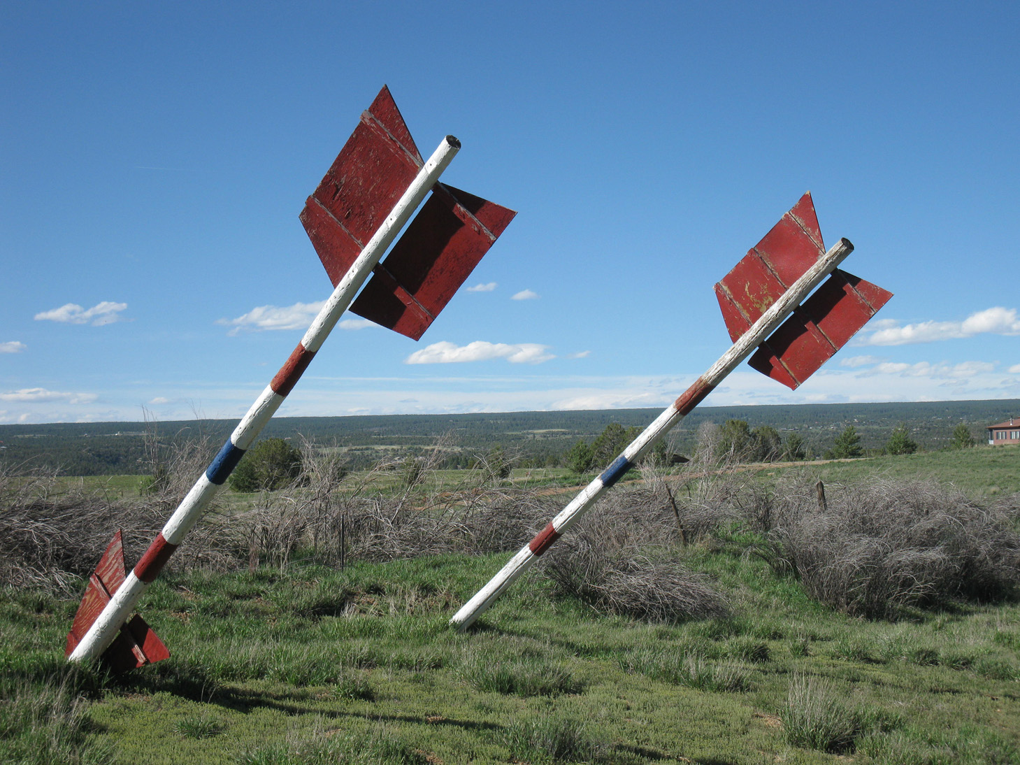 Eccentric Roadside: The arrows of my ways: the giant arrows of Mancos ...