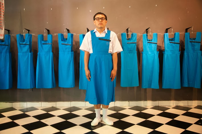 The Artist chi too Looks At Artworks As He Contemplates the State of ...
