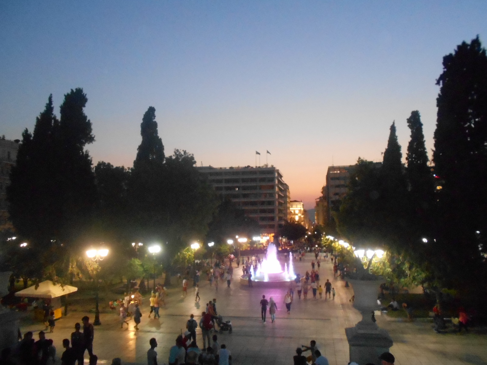 ROUMELH.blogspot.com: ΝΟΤΑ ΚΥΜΟΘΟΗ: ΦΩΤΟΓΡΑΦΙΕΣ ΑΠΟ ΤΗΝ ΠΛΑΤΕΙΑ ΣΥΝΤΑΓΜΑΤΟΣ