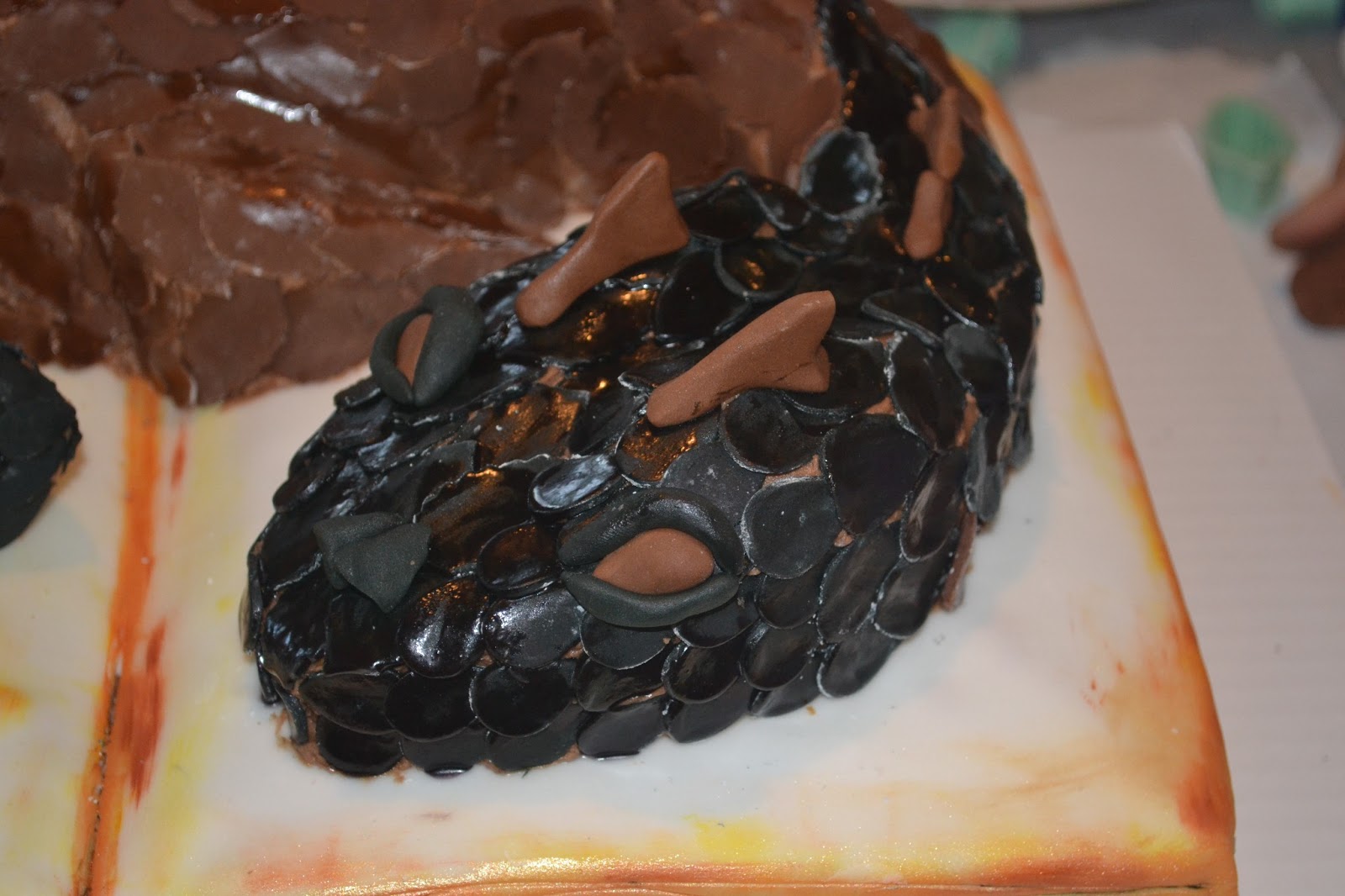 Hyde's Creations: Dragon Cake Tutorial