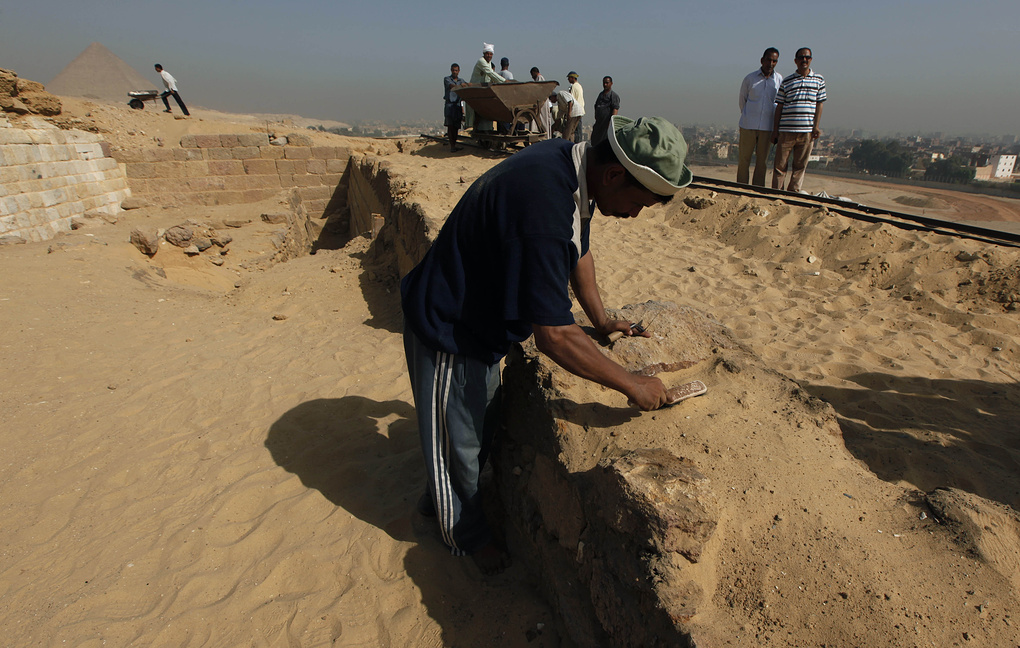 Archaeologists discovered in Egypt more than 800 tombs 4 thousand years old