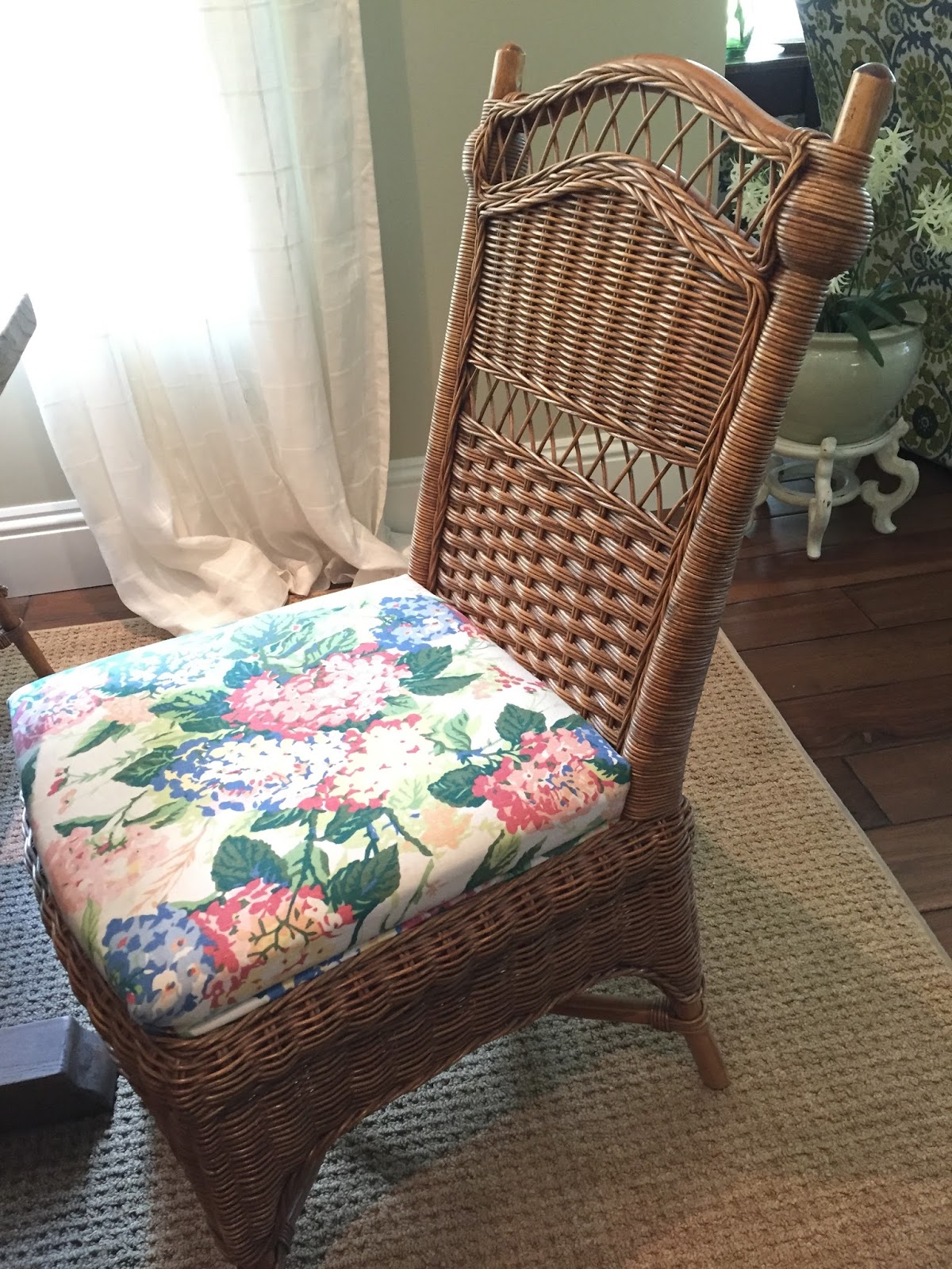 VINTAGE VICTORIAN RATTAN DINING CHAIR SET