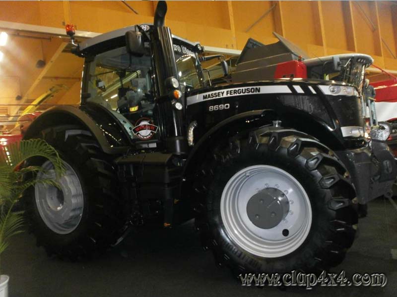 Tractors - Farm Machinery: Massey Ferguson 8690 Black Beauty