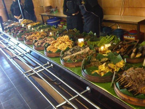 Rumah Makan Ampera/ Warung Nasi Ampera Bandung – Kuliner Bandung | Blog ...