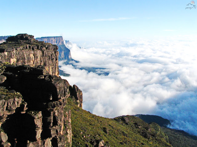Romania Megalitica: Tepui."Casa zeilor" în limba tribului de ...