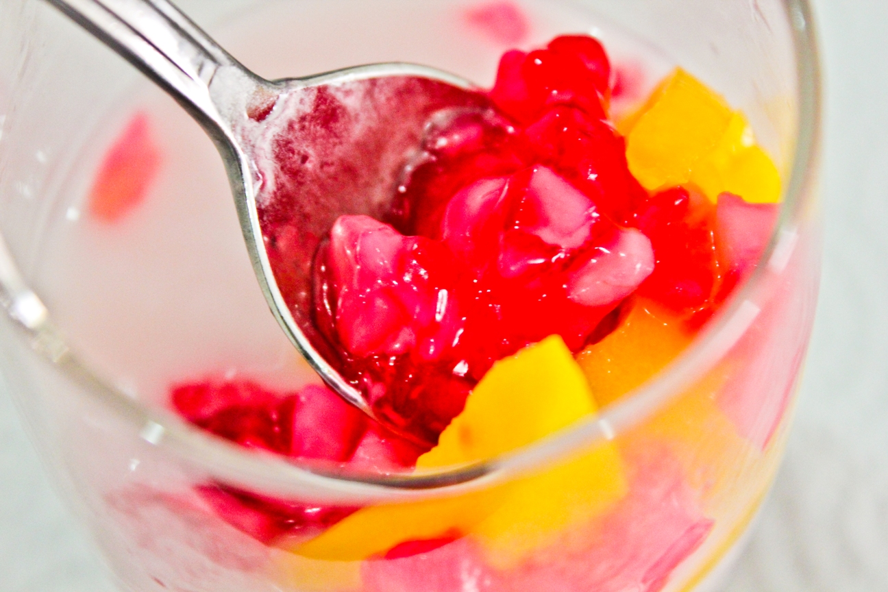 我们相爱12++年: Tub Tim Krob (Red Ruby dessert)