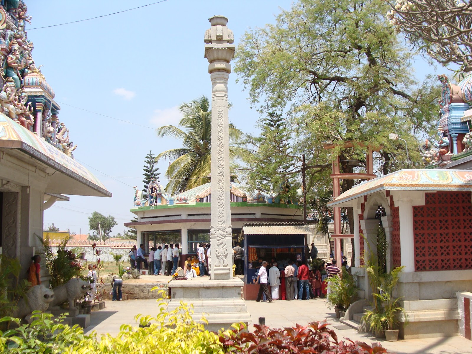 Bangalore Blogs: Choudeswari Temple Tiptur