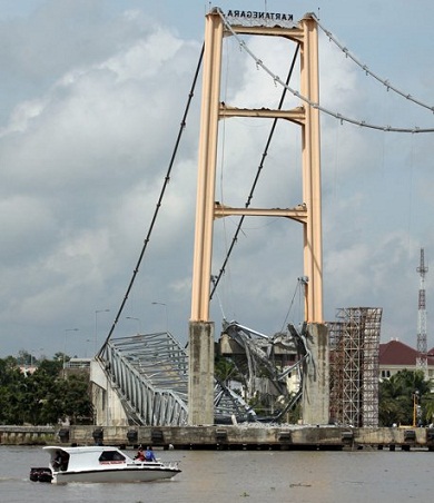 WE ARE INNOCENT: Indonesian bridge collapse death toll rises