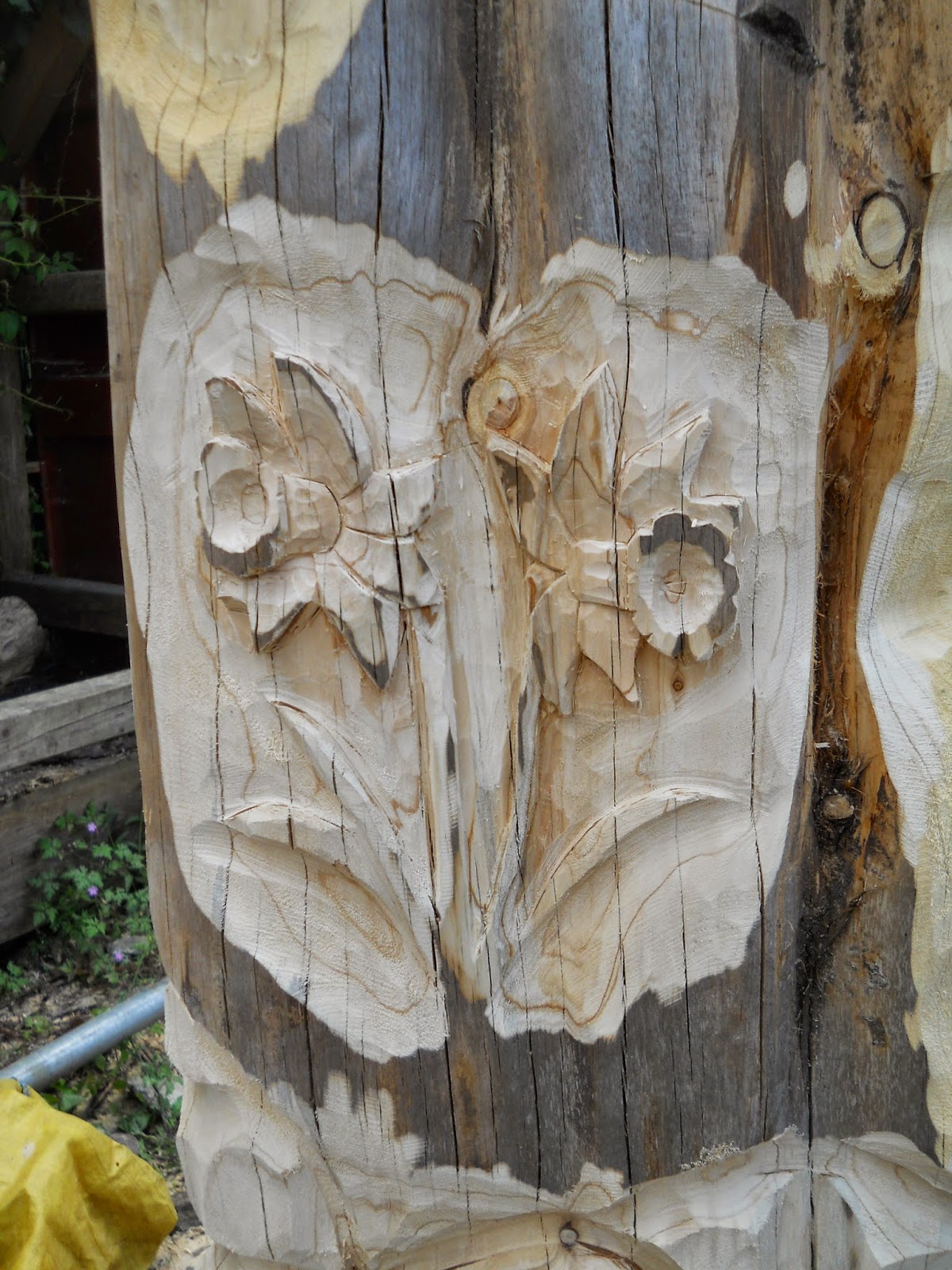 A carved cedar log as a sign for Rock Meadow, a new housing development ...