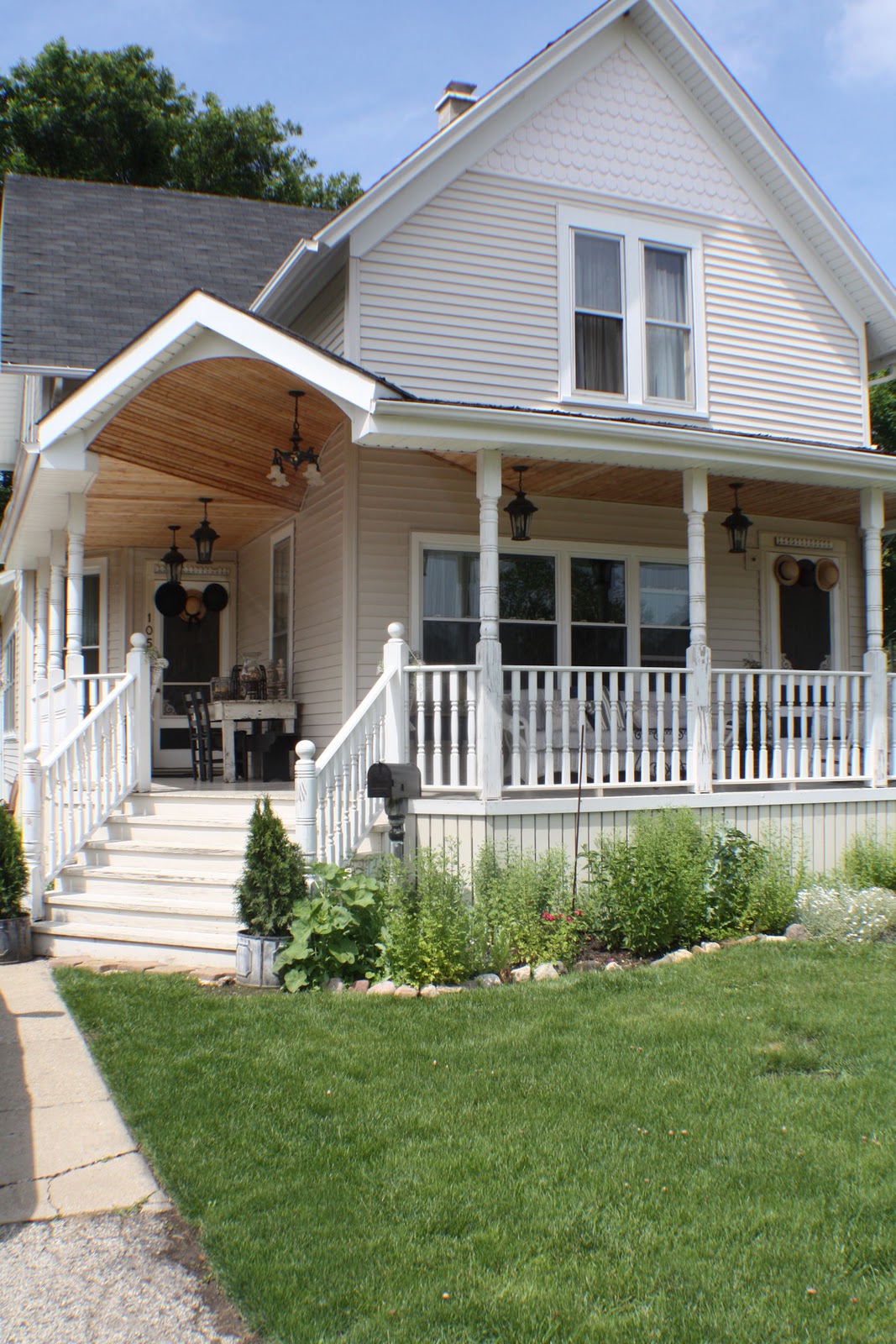 LaurieAnna's Vintage Home: Featured Farmhouse, November 2011- Farmhouse ...