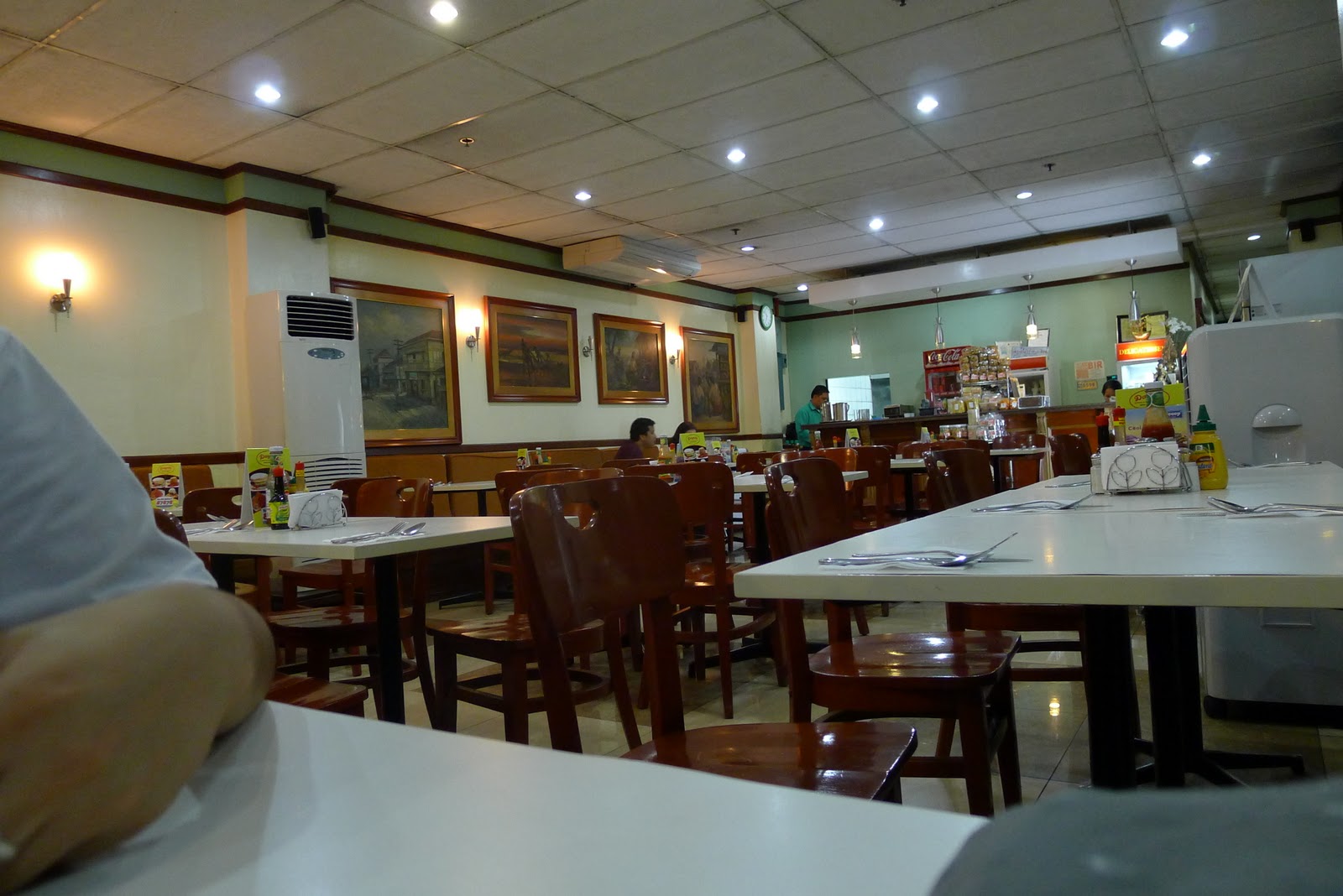 Roam-a-holic: Family Dinner at Dayrit's Burger and Roast Beef House