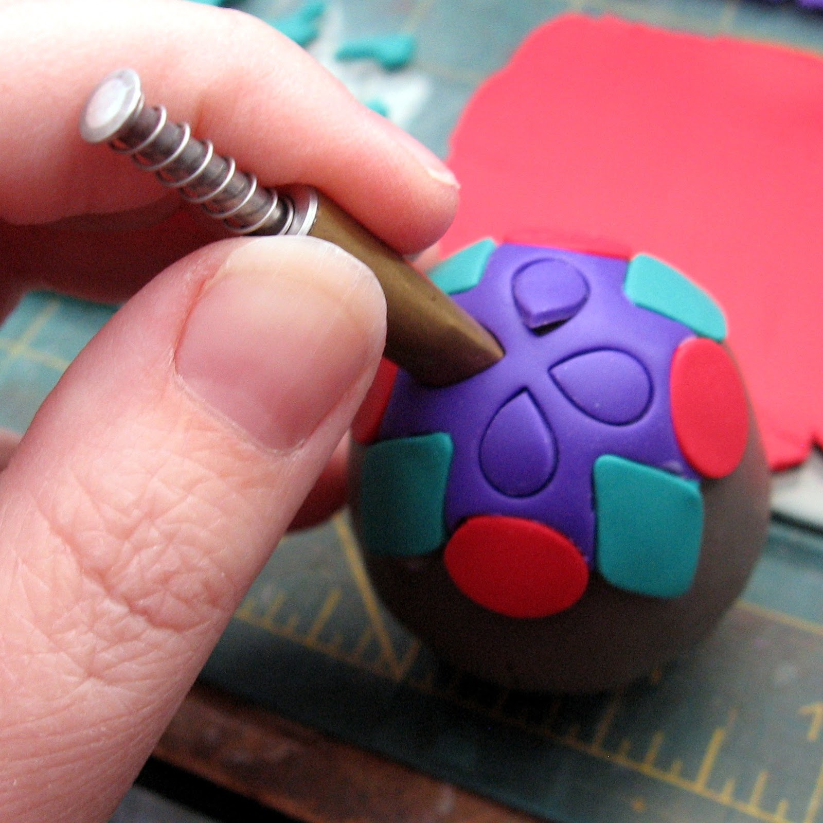 Kael Mijoy: Polymer Clay Tutorial: Applique Easter Egg