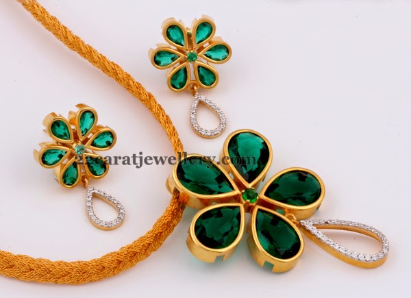 Emerald Floral Fancy Locket - Jewellery Designs