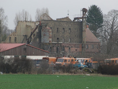 Mehrow 21: So nimmt der Besucher aus Ahrensfelde kommend, Mehrow nach ...