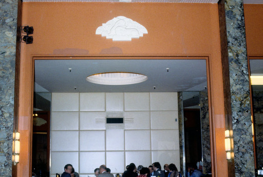 Montréal, je me souviens !: Restaurant le 9e chez Eaton