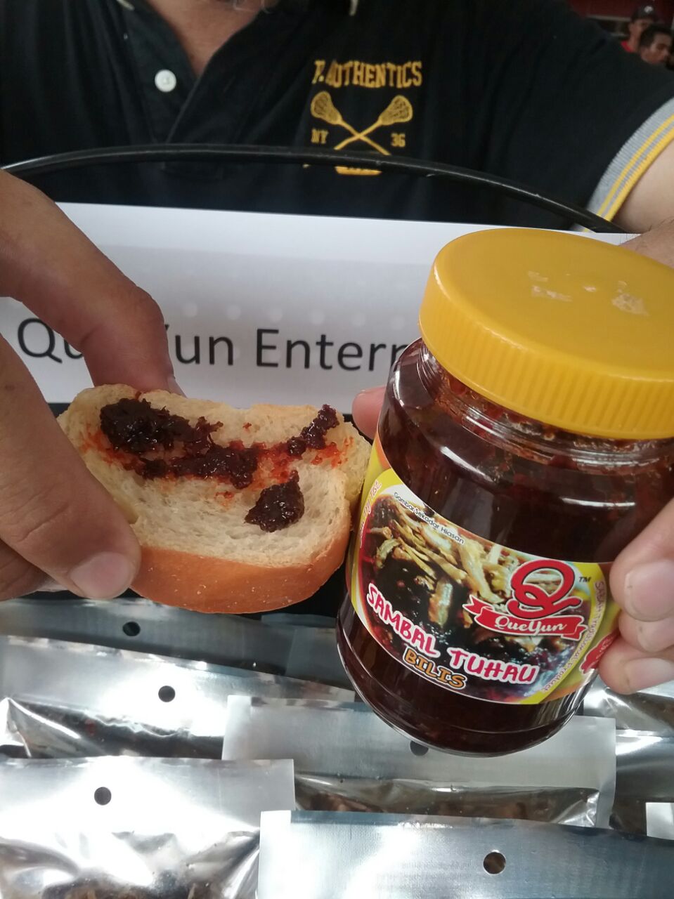 ROTI DAN SAMBAL TUHAU ~ QueYun TUHAU SABAH BORNEO