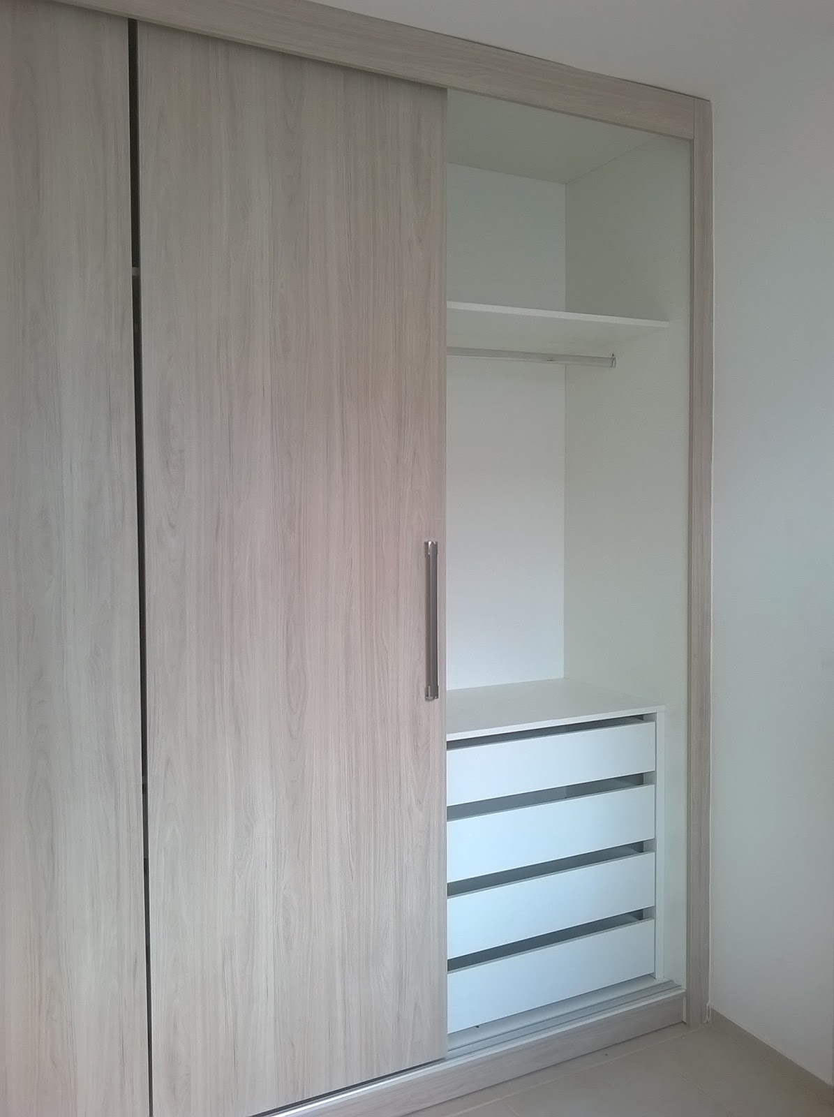 Guarda Roupa Planejado em MDF e porta de espelho