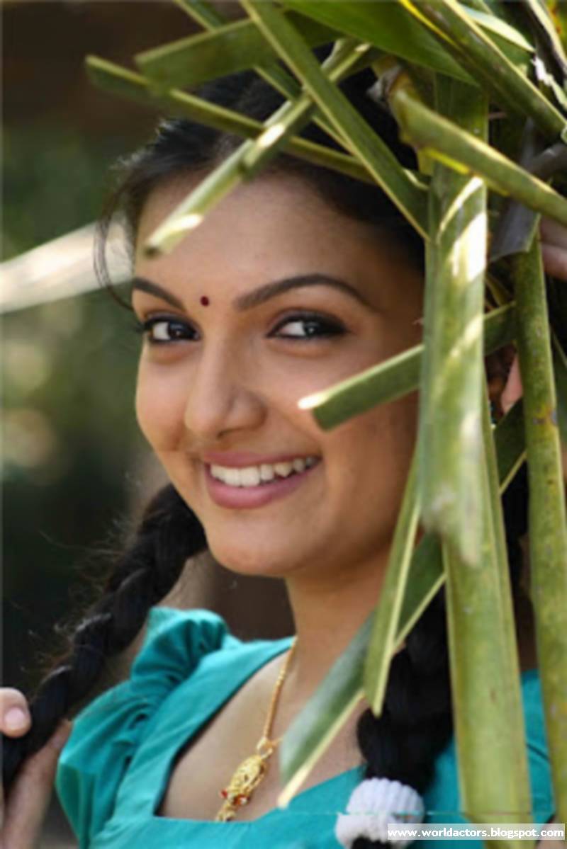 Mollywood Actress Saranya Mohan Cute picture Gallery | World of Actors