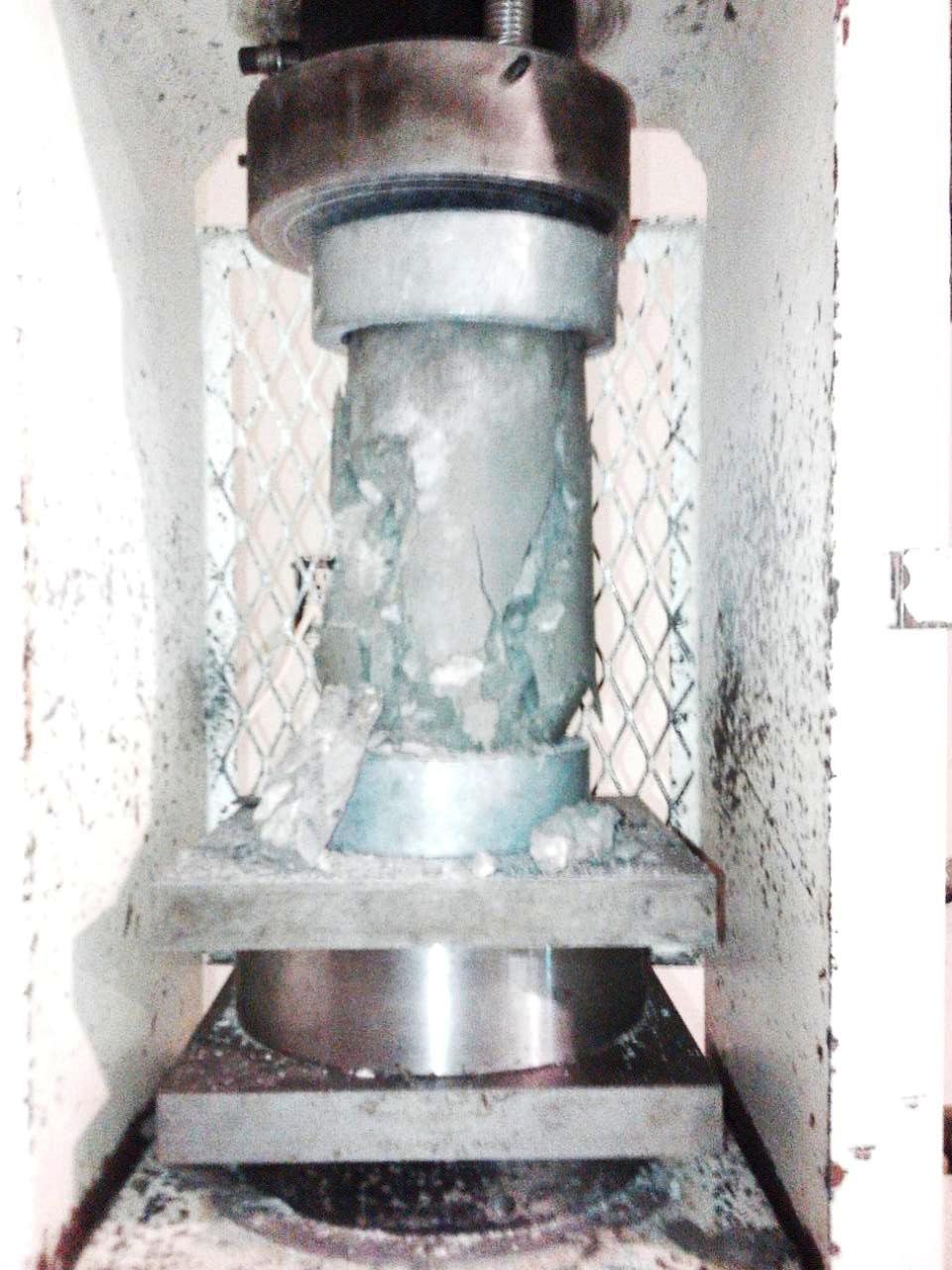 AU Outdoor Demonstration Lab: Concrete Cylinder Break