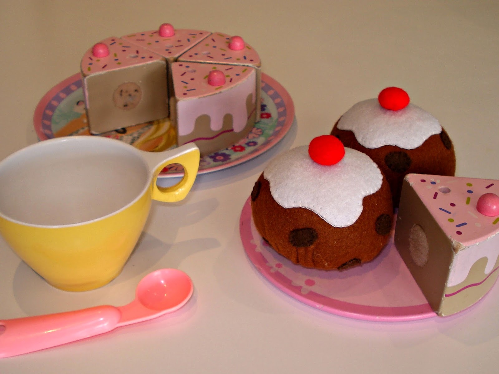 cupcake cutie: Don't fall over its a tutorial!: Felt Currant Buns
