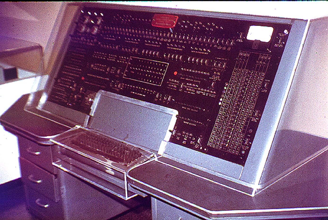 วิวัฒนาการคอม: คอมพิวเตอร์ในยุคที่ 3