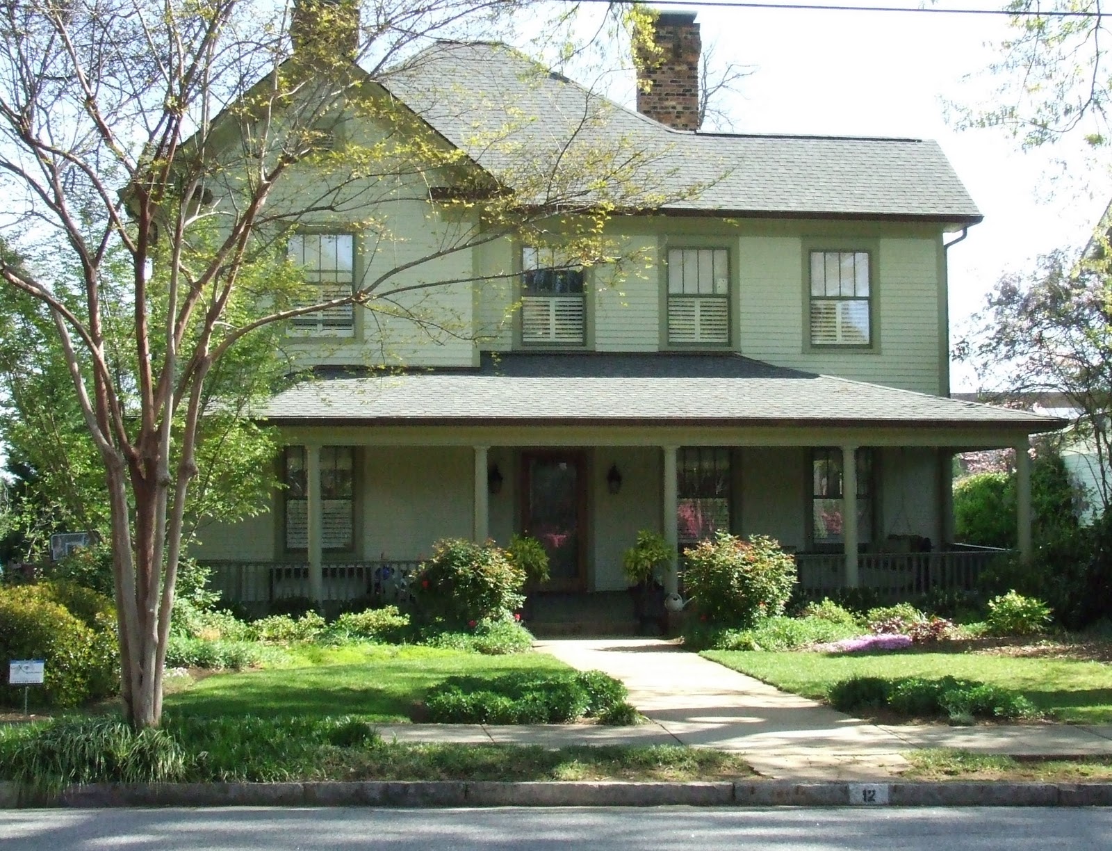 My Blue Cottage: Spring + Old Houses = A Beautiful Walk