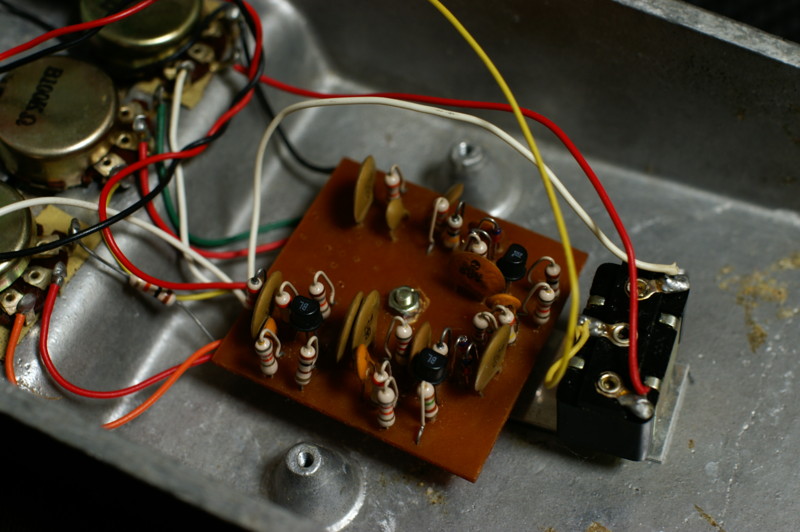 Guitar FX Layouts: Aria Super Fuzz Sustainer