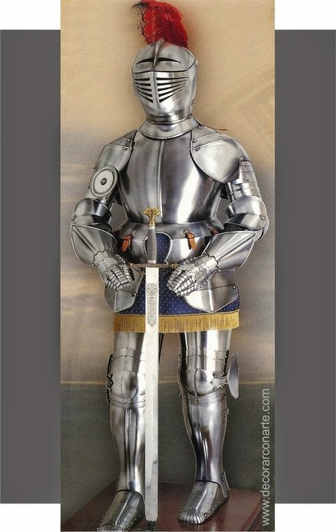 Armure médiévale, du XVIe siècle. Hauteur : 190 cm