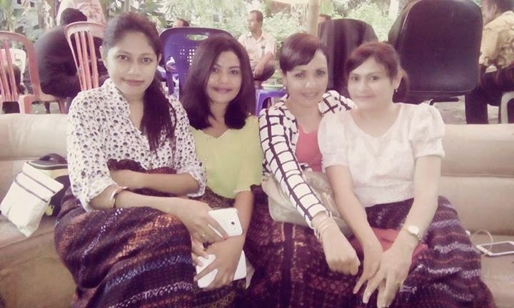 ENDE DALAM GAMBAR: Gadis Ende lio Dengan Busana Daerah Lawo