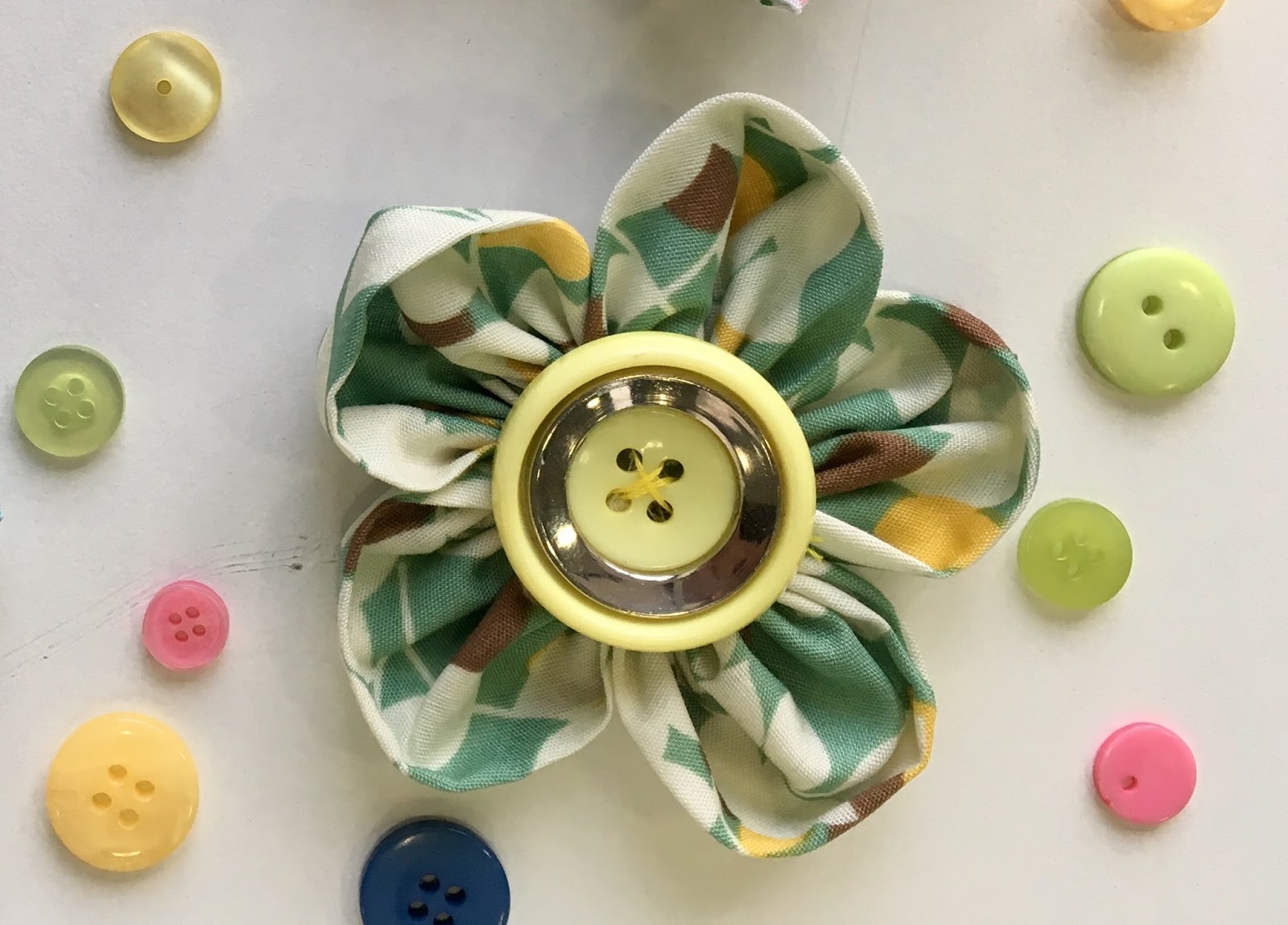 Easy fabric flowers for sewing beginners - Melanie Rose Makes