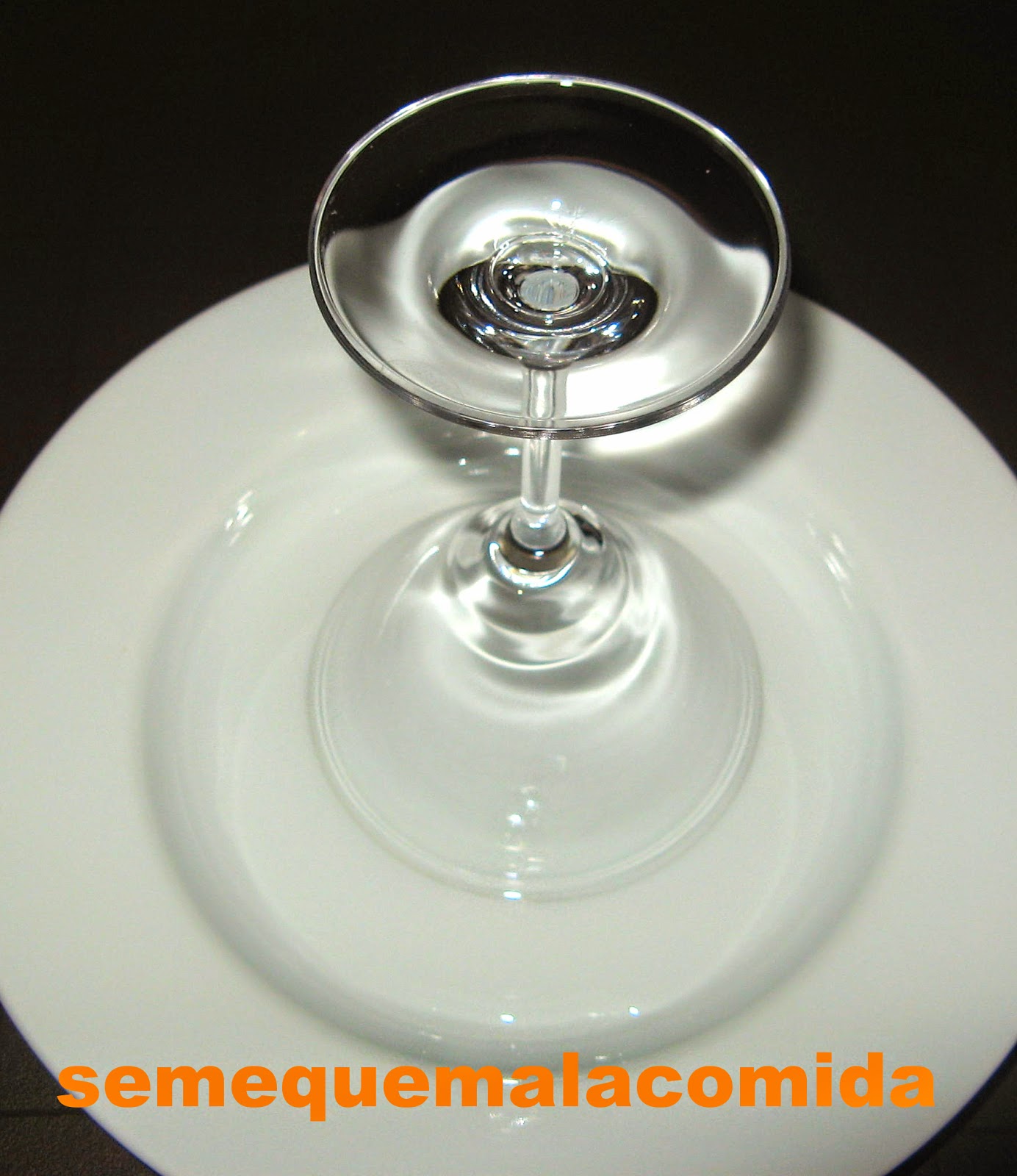 Se me quema la comida: ESCARCHAR EL BORDE DE UNA COPA DE CÓCTEL