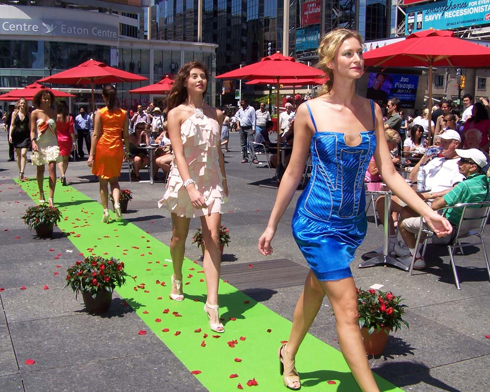 Toronto Grand Prix Tourist - A Toronto Blog: Ladies in green - A ...