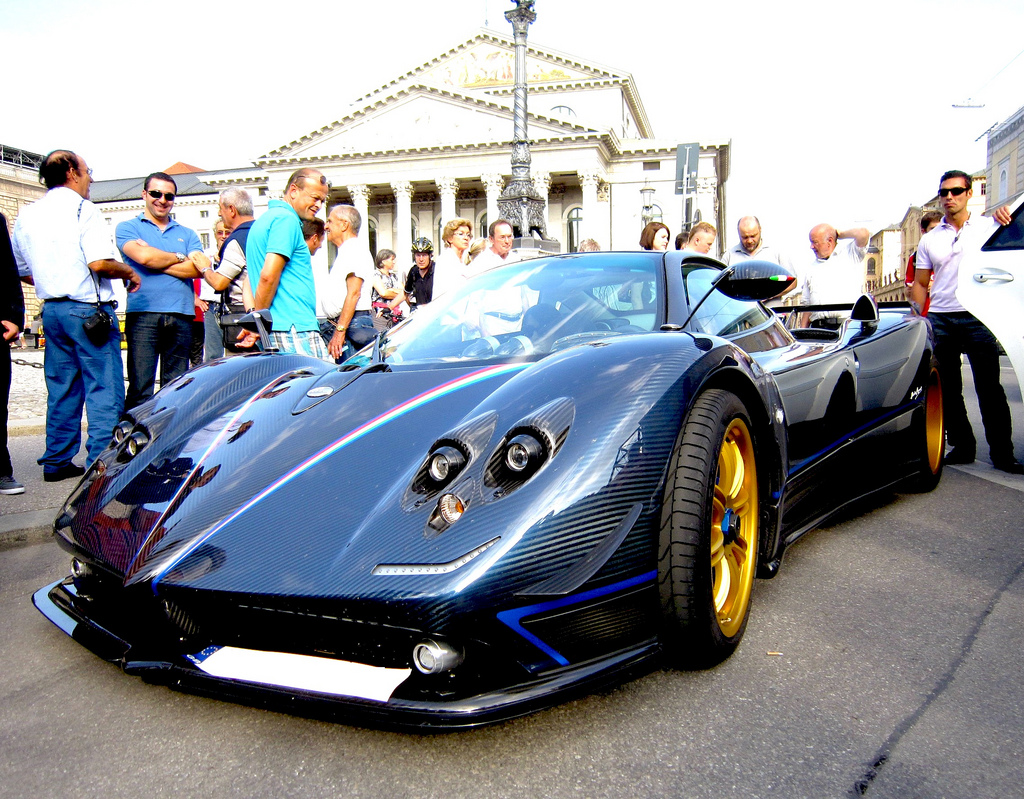 Adam's Amazing Book: Pagani Zonda Tricolore