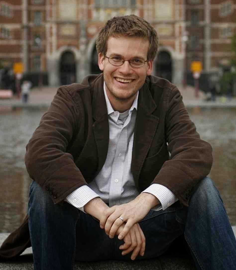 Review Me Twice: Author Bio: John Green