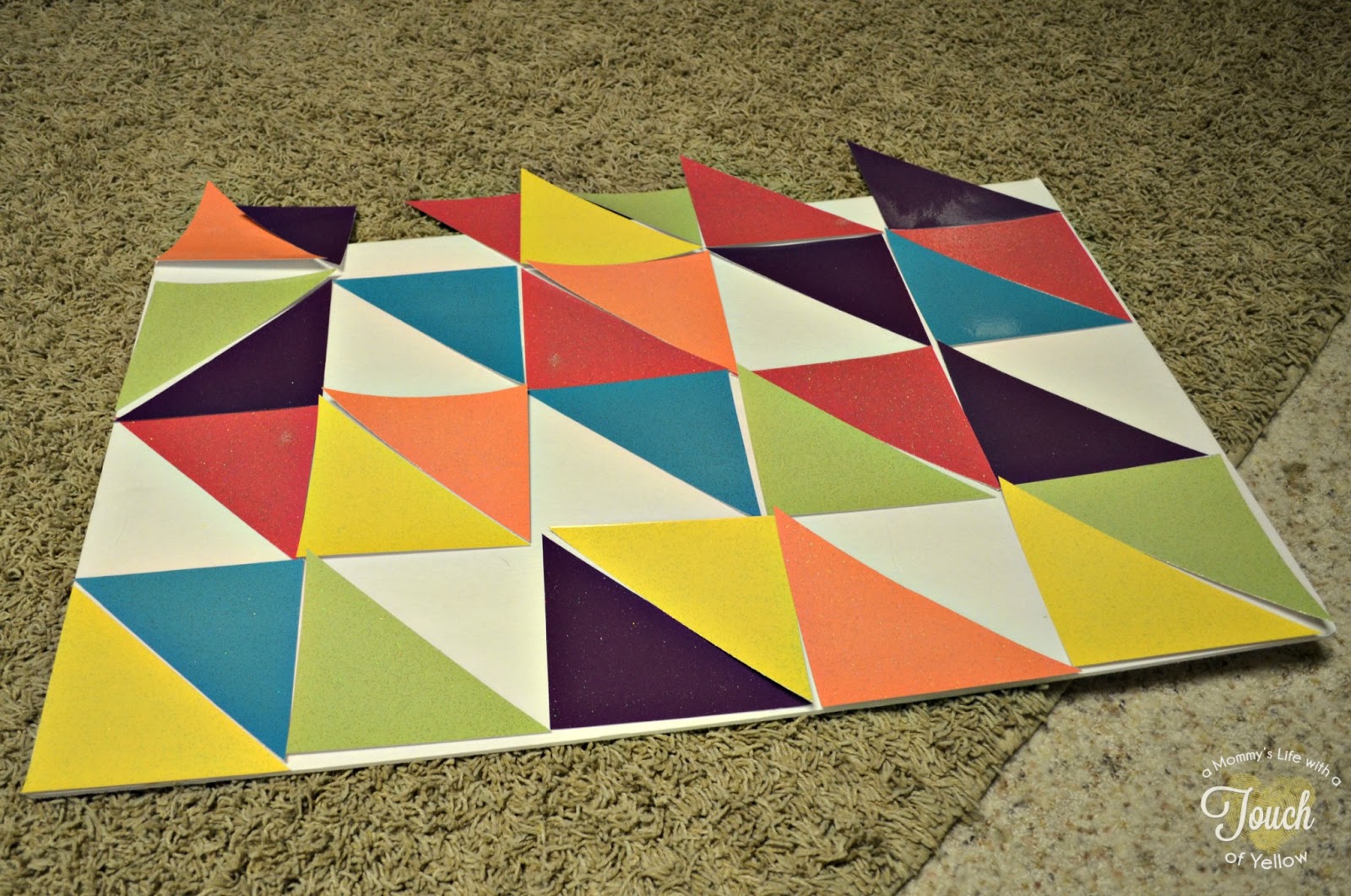 A mommy's life...with a touch of YELLOW: Geometric Triangle Art {Tutorial}