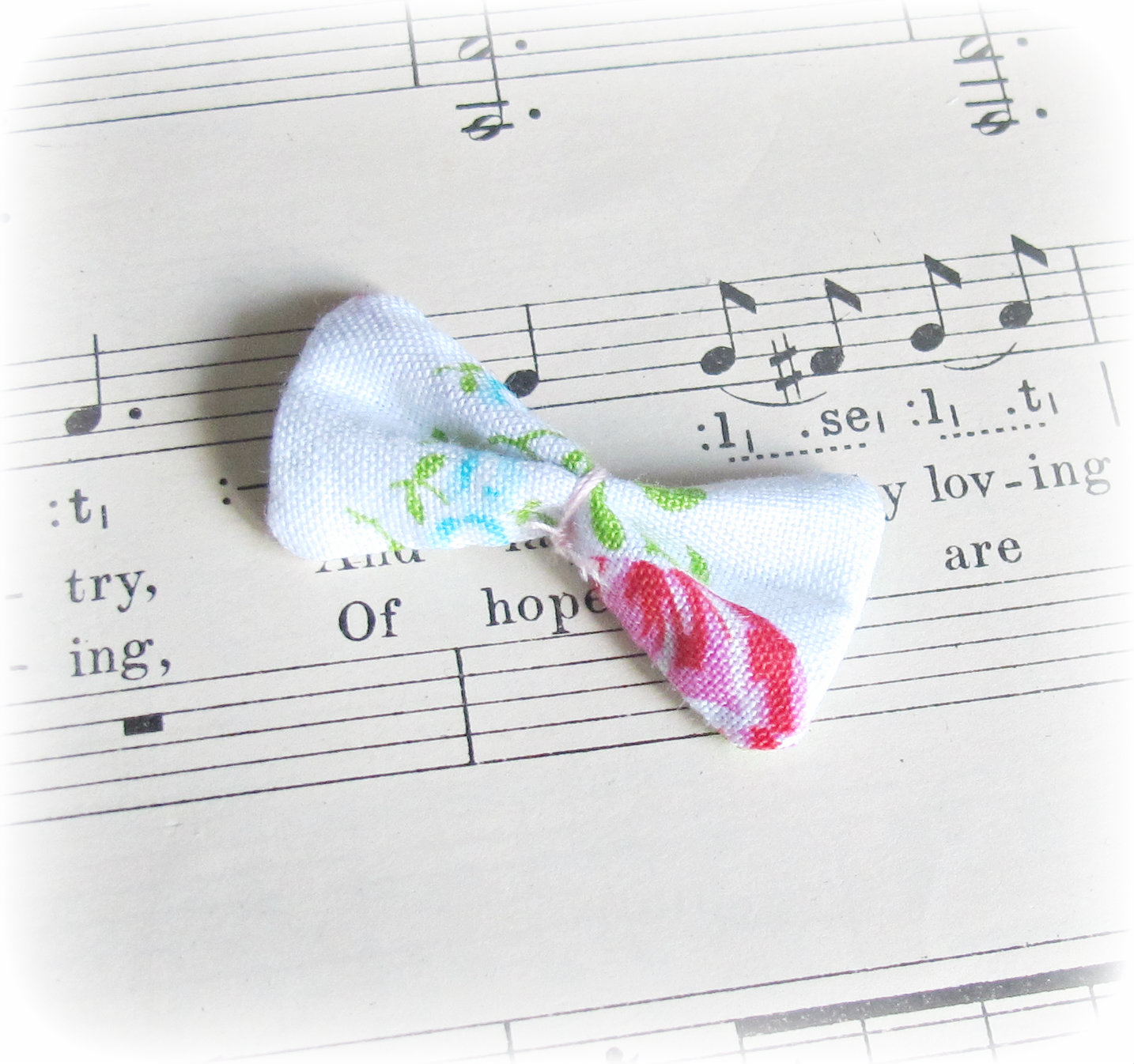 Two Cheeky Monkeys: How to Sew a Fabric Bow