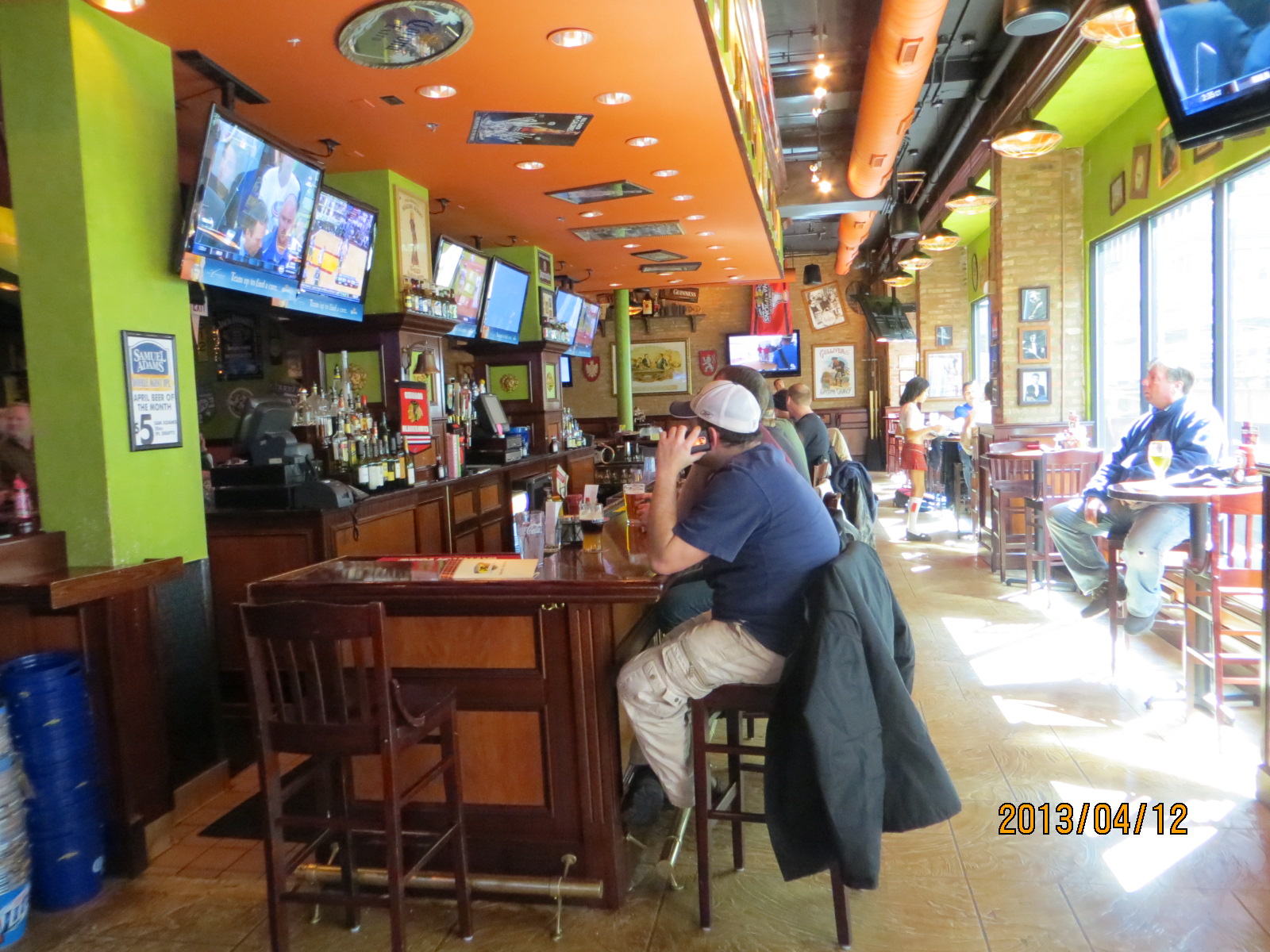 Jeeps Pubs Taverns and Bars: Tilted Kilt Pub and Eatery (Chicago)
