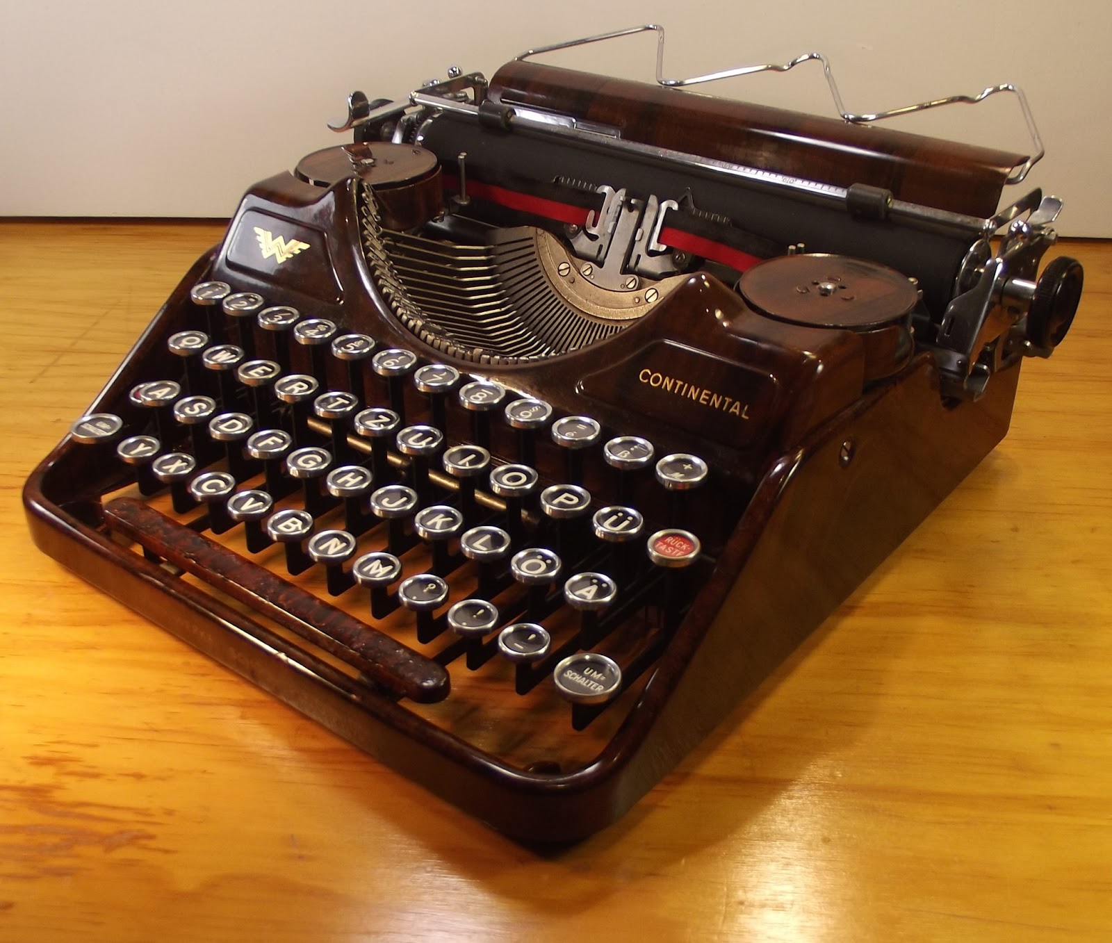 oz.Typewriter: Continental Wanderer Portable Typewriter