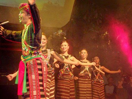 Kampung Bavanggazo (Rungus Longhouse) | Why Sabah?