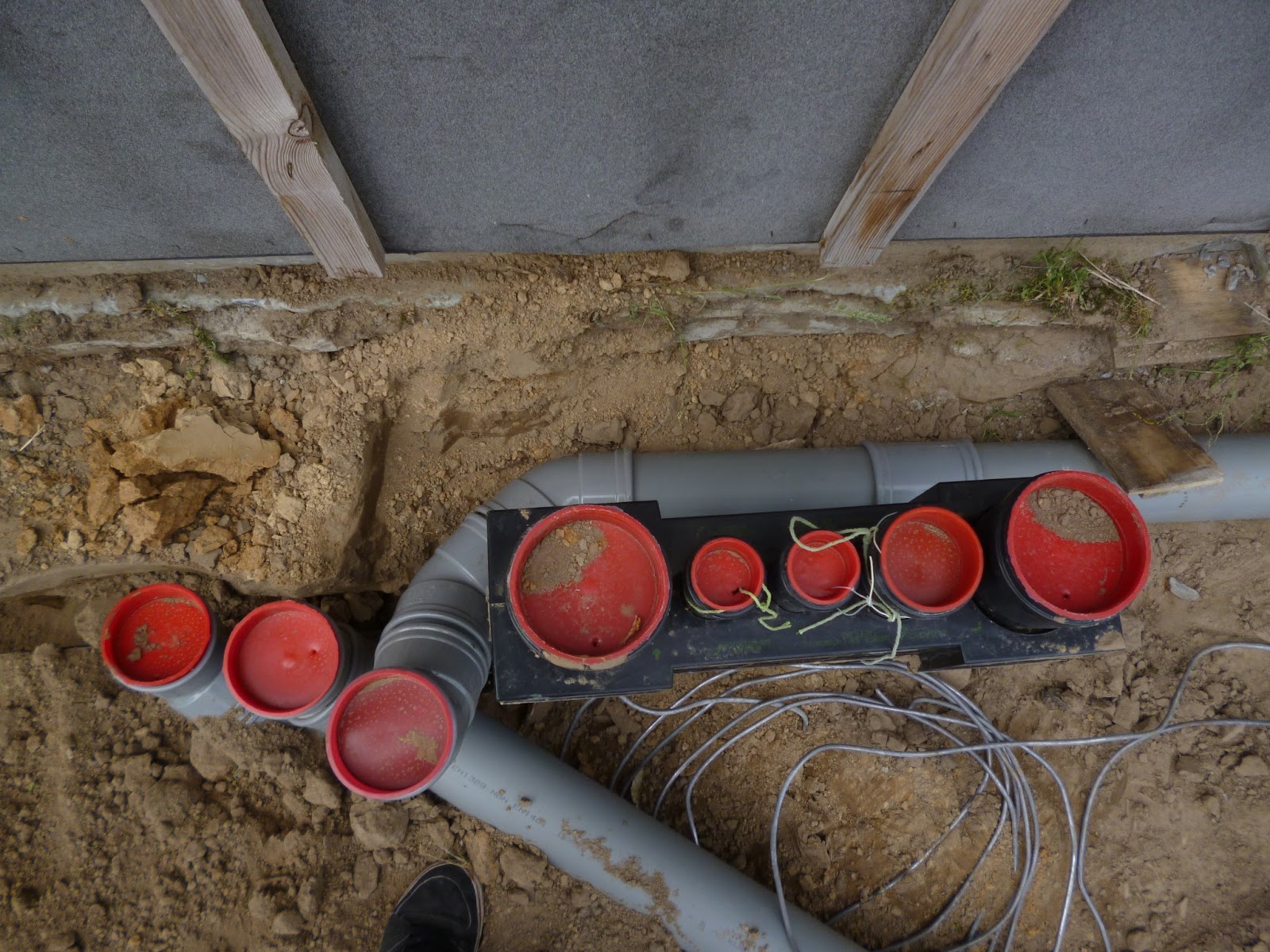 Bouw Toon & Nele: Funderingen + plaatsen wachtbuizen.