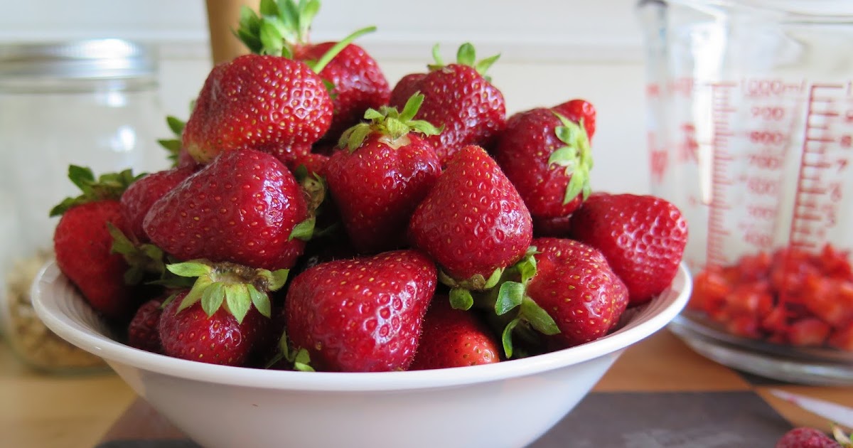 Sweet Tea, Soft Skeins: Waste nothing: Strawberry stems syrup