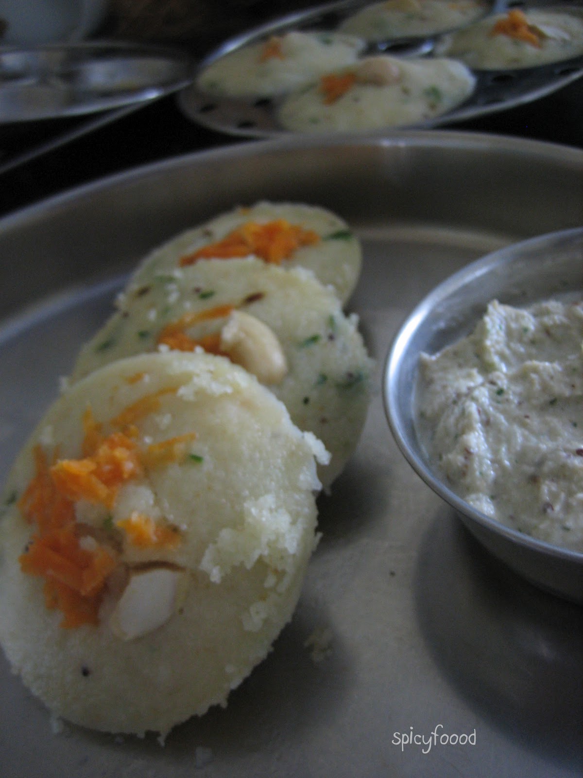 Spicy Foood: Rawa Idli- Steamed semolina cakes