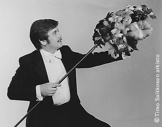 Sirkusteltta: Timo Saikkonen • Taikuri • Magician