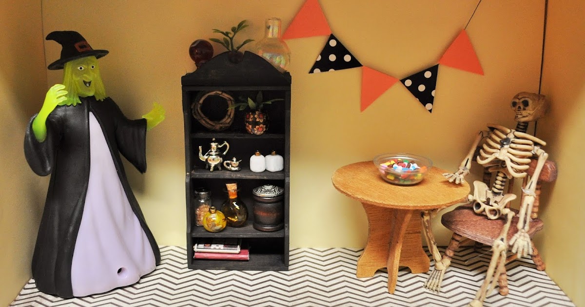 Mind The Little Things: Miniature Halloween Scene