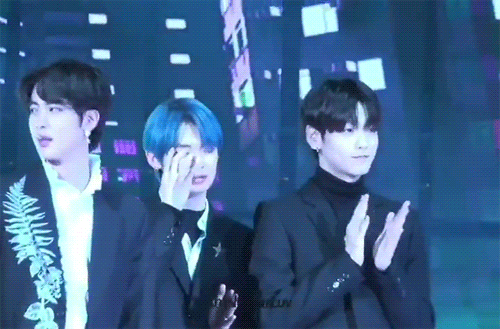 (최애인) 방탄소년단 진 선배가 어깨를 토닥여주니까 우리 투바투 수빈씨가 - 스퀘어 카테고리