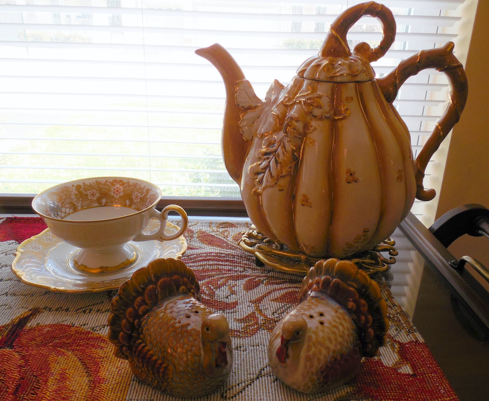 Teatime Journeys: Happy Thanksgiving! (tea cart)