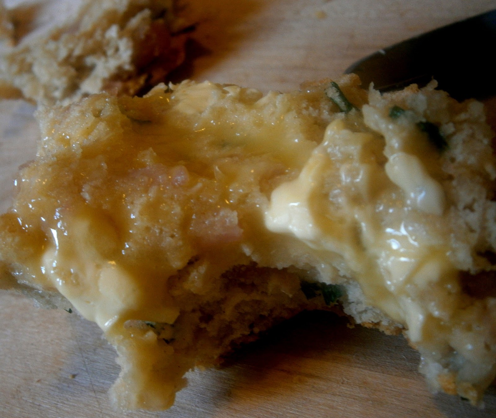 Eat Rainbow Love: Ham, cheese and chive bread