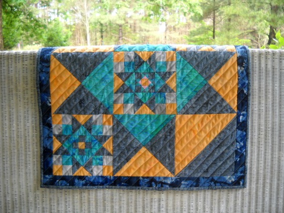 Curlicue Creations: New Pattern! Modern Mini Star Quilt